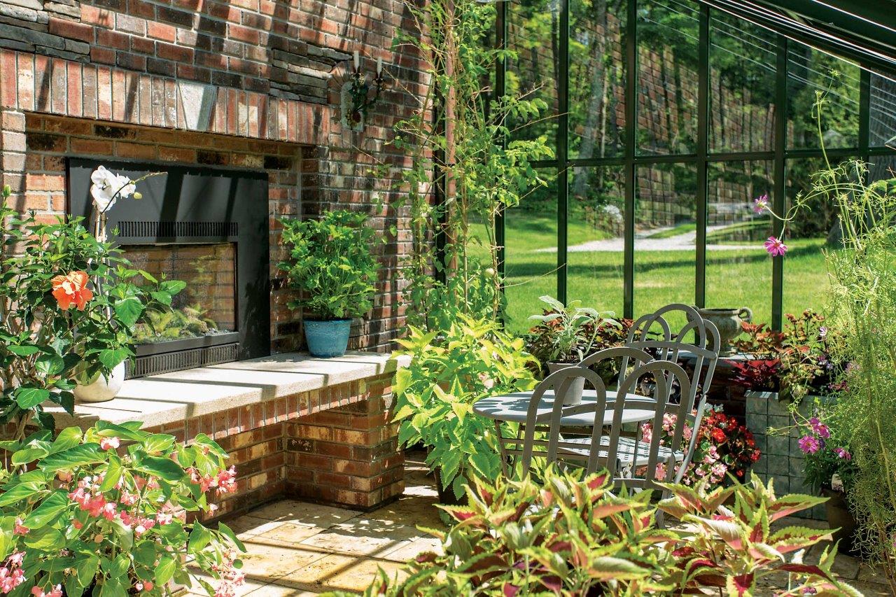 Fine Gardening with a Greenhouse - by Roger Marshall